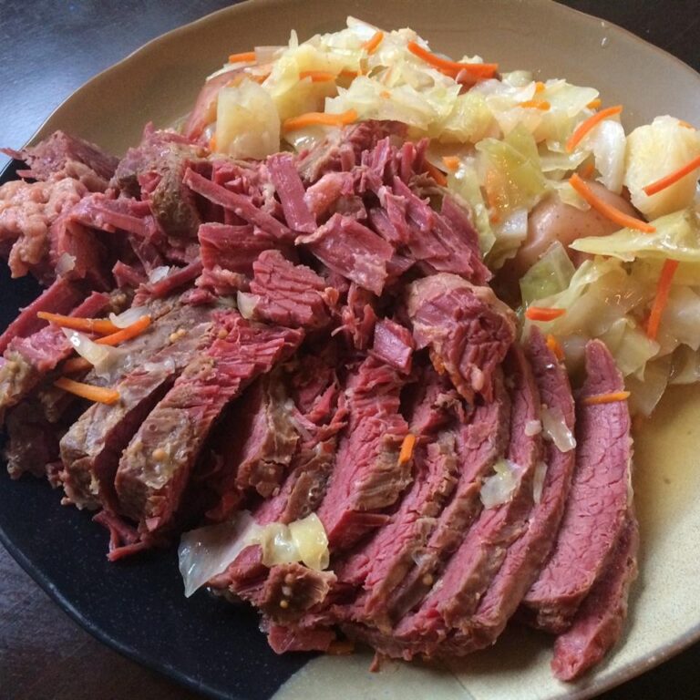 Corned Beef and Cabbage Wine Pairing (With Reasons) - Happy Muncher