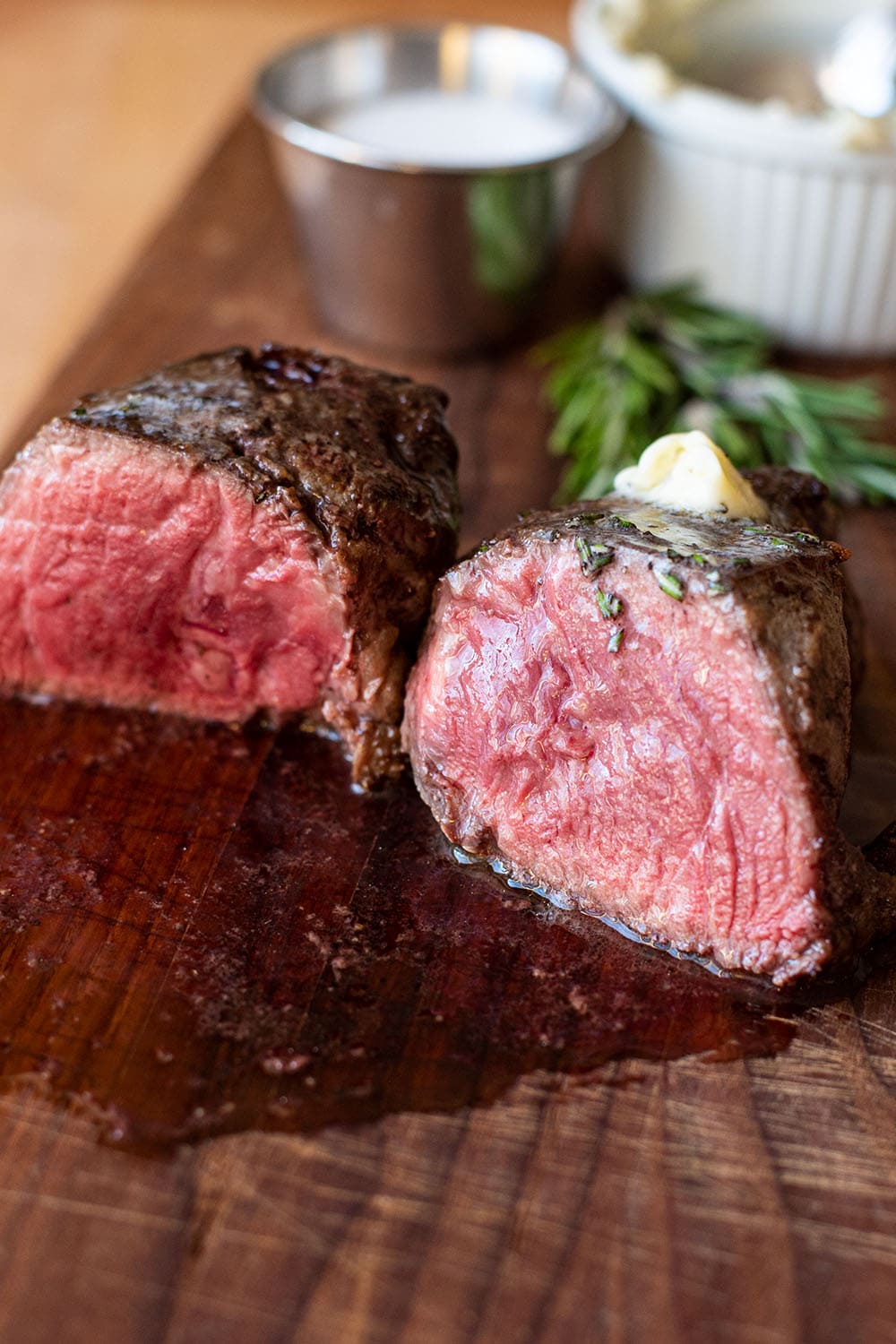 What Wine Goes With Filet Mignon? (10 Best Wines) - Happy Muncher