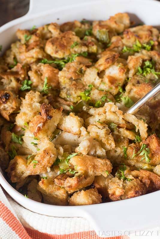 The 5 Best Substitutes for Poultry Seasoning in Stuffing - Happy Muncher