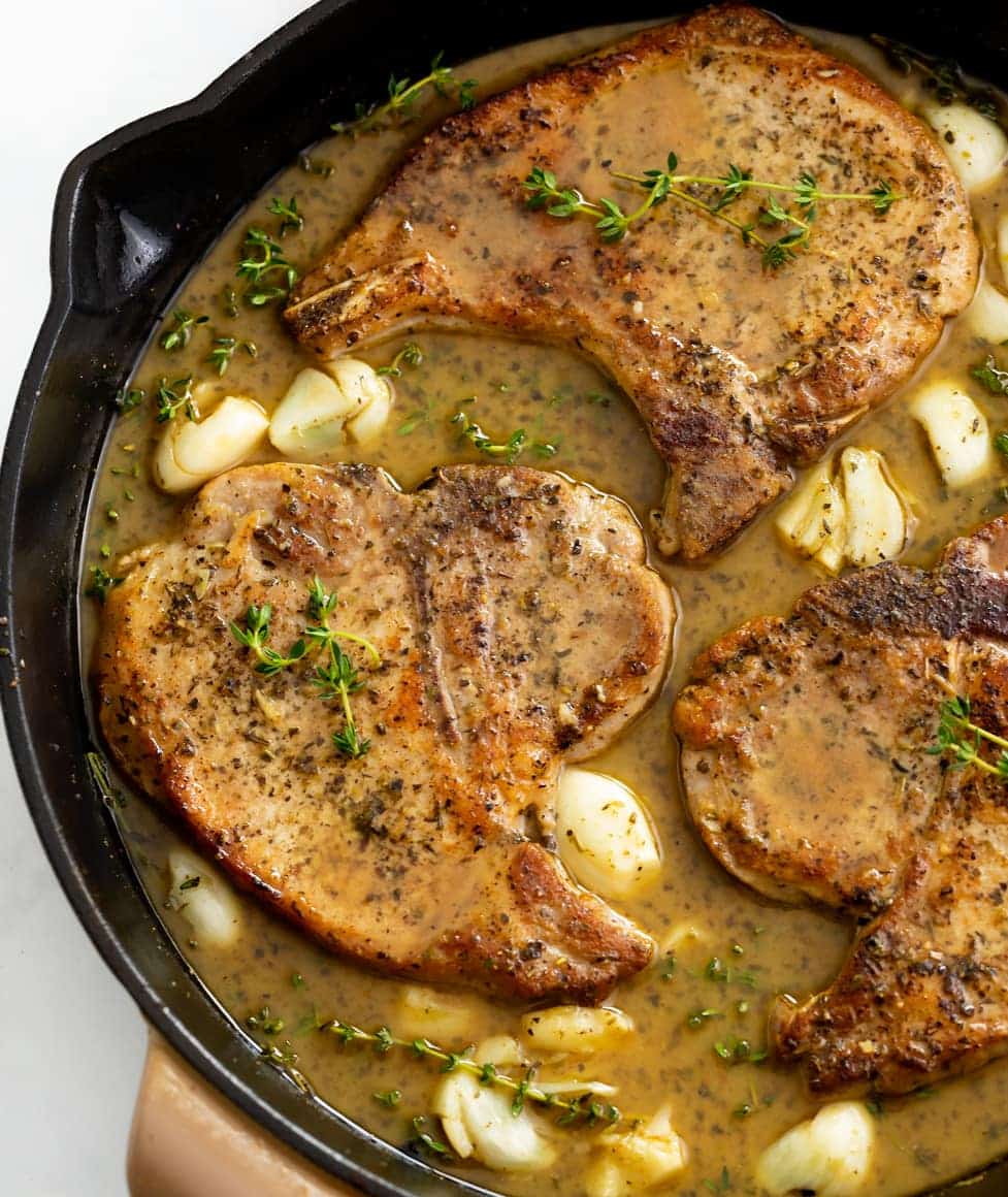 Skillet Fried Pork Chops - Happy Muncher