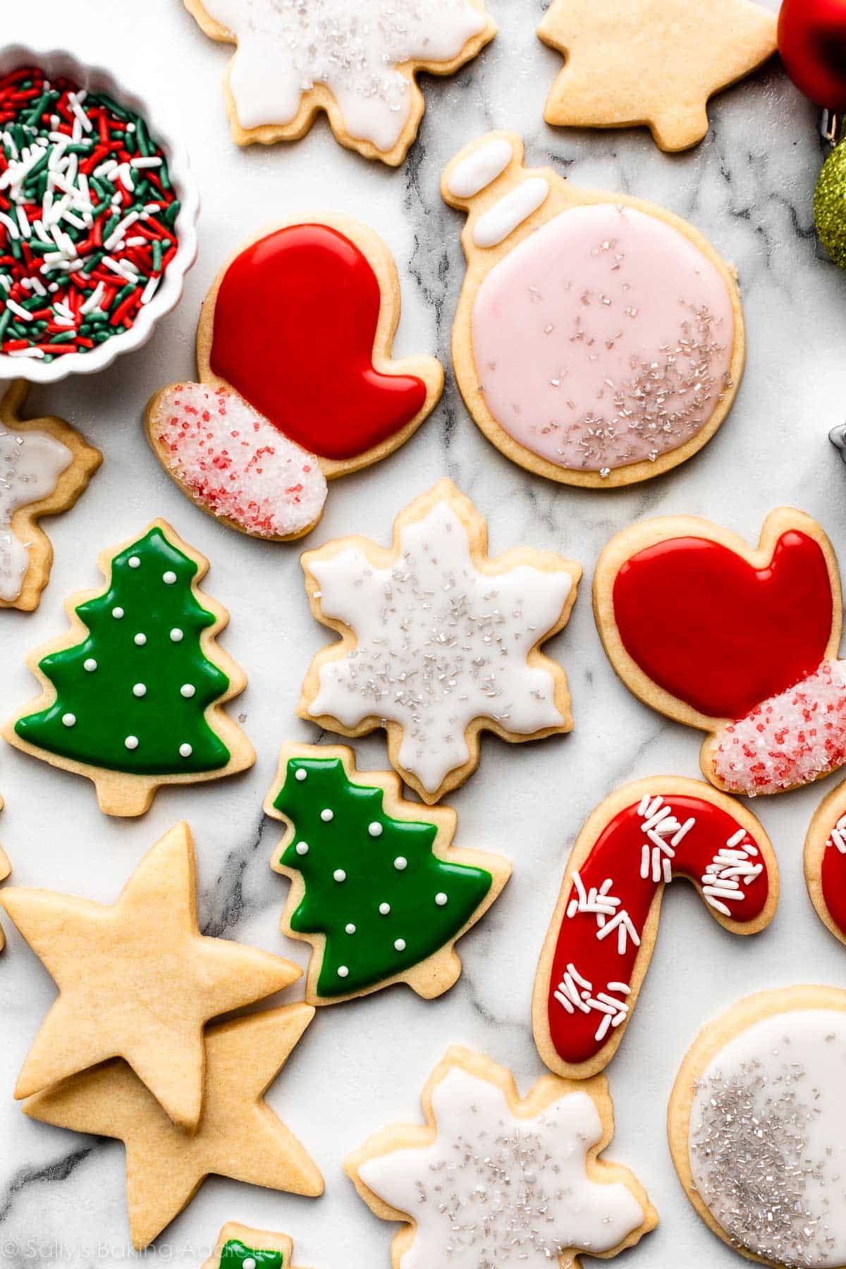 Christmas Sugar Cookies Recipe: Easy and Festive Holiday Treats - Happy ...
