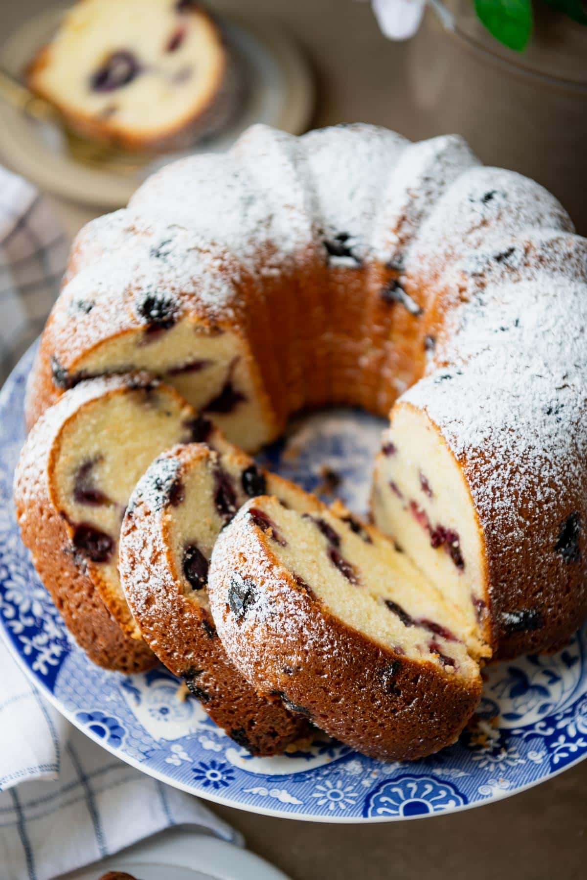 19 Irresistibly Delicious Blueberry Cake Recipes - Happy Muncher