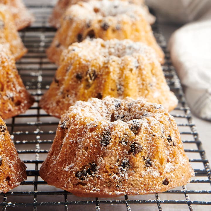 17 Irresistibly Delicious Mini Bundt Cake Recipes - Happy Muncher