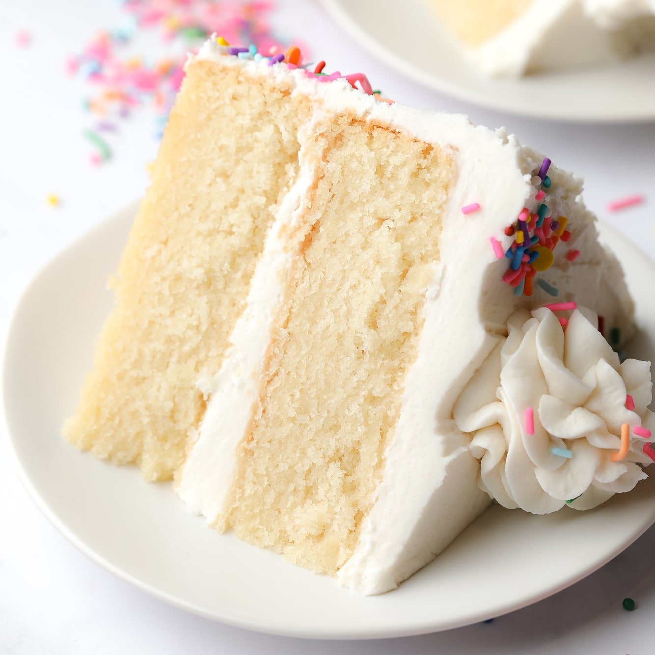 20 Irresistibly Delicious Vanilla Cake Recipes - Happy Muncher