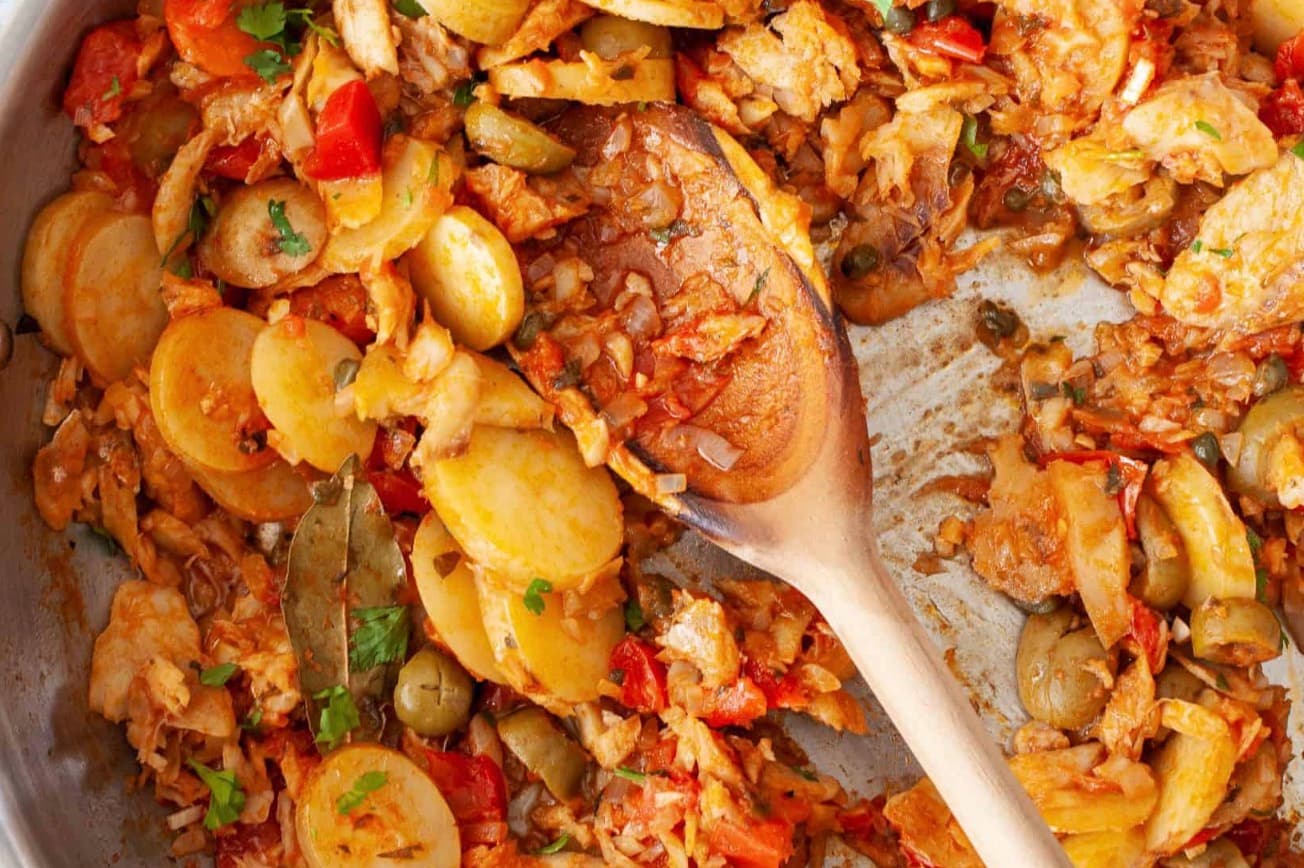 Bacalao a la Vizcaina (Basque Style Stewed Salted Cod) - Happy Muncher