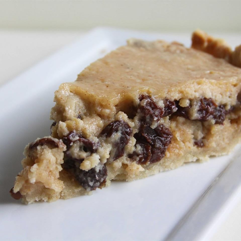 Sour Cream Raisin Pie - Happy Muncher