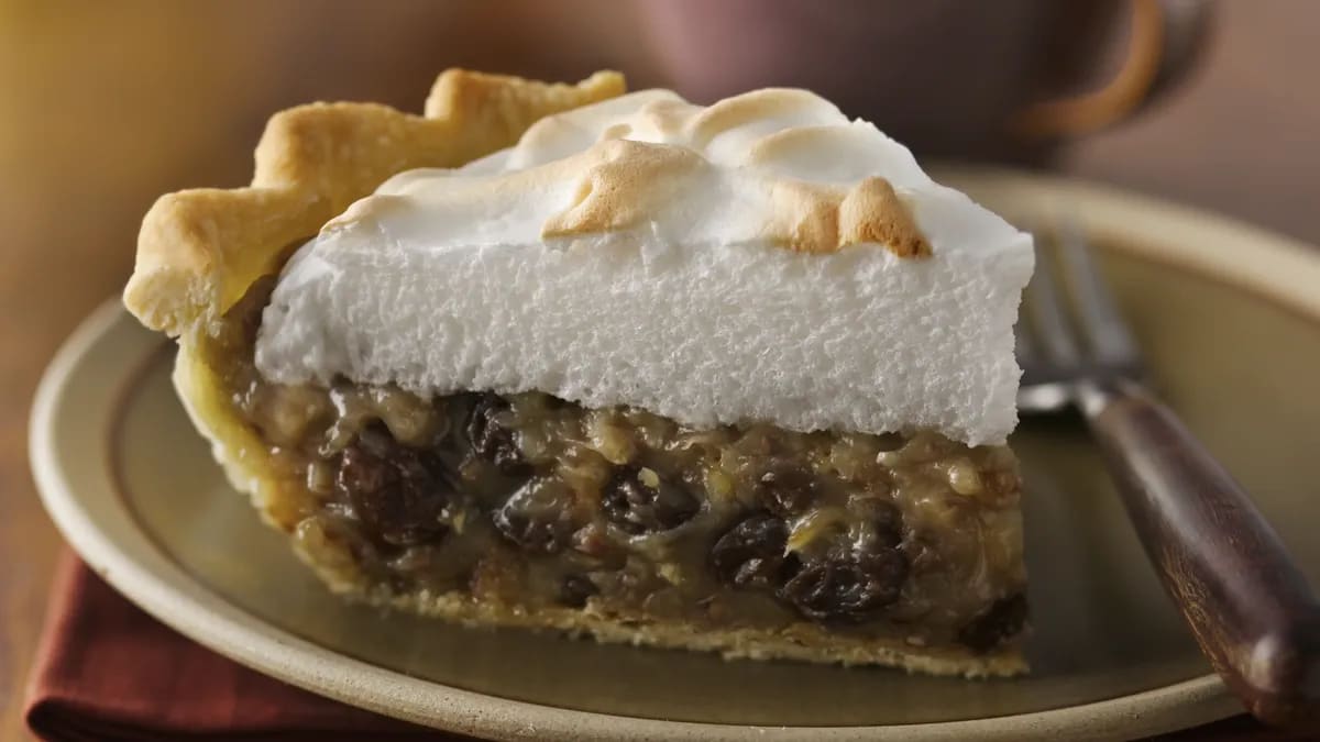 Sour Cream Raisin Pie - Happy Muncher