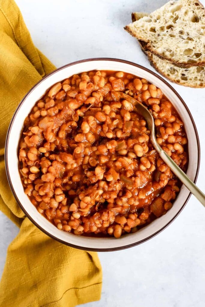 Simple Homemade Maple Baked Beans - Happy Muncher