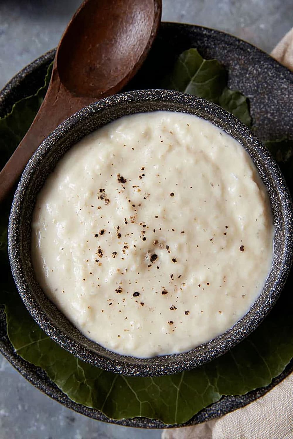 Southern White Country Gravy (Milk Gravy) - Happy Muncher