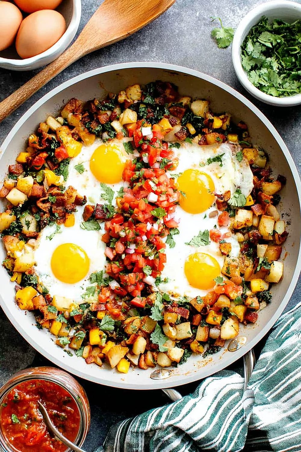 Southwest Breakfast Skillet - Happy Muncher