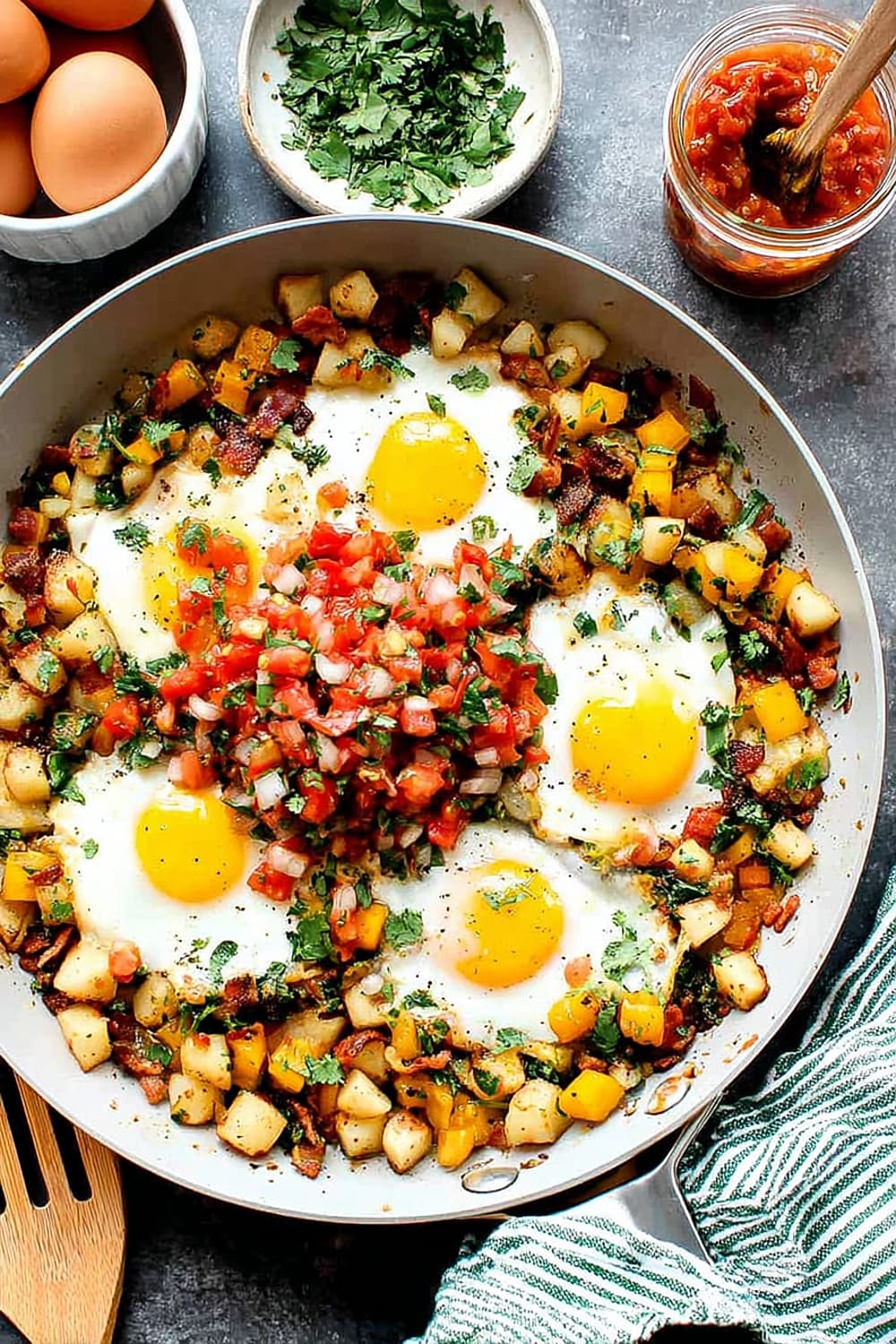 Southwest Breakfast Skillet - Happy Muncher