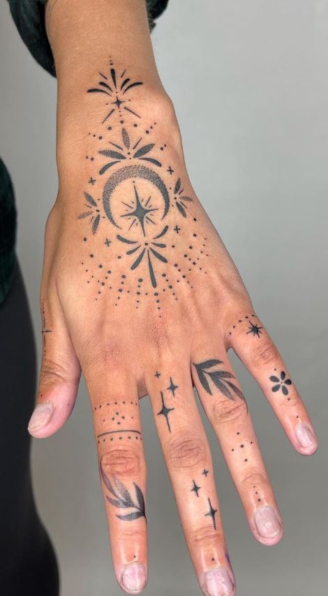 27 Gorgeous Hand Tattoos for Women - Happy Muncher