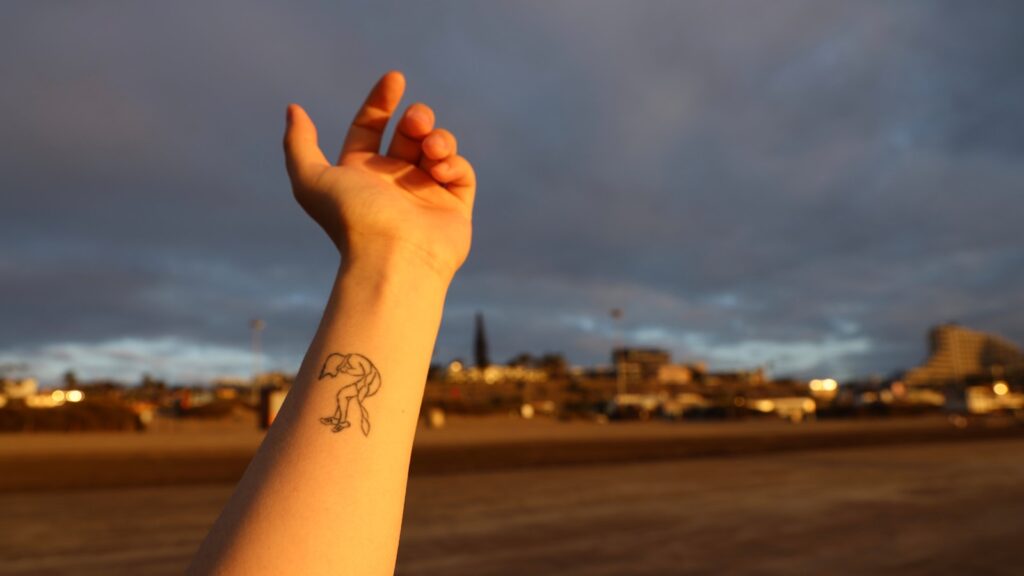 29 Stunning Arm Tattoos for Women - Happy Muncher