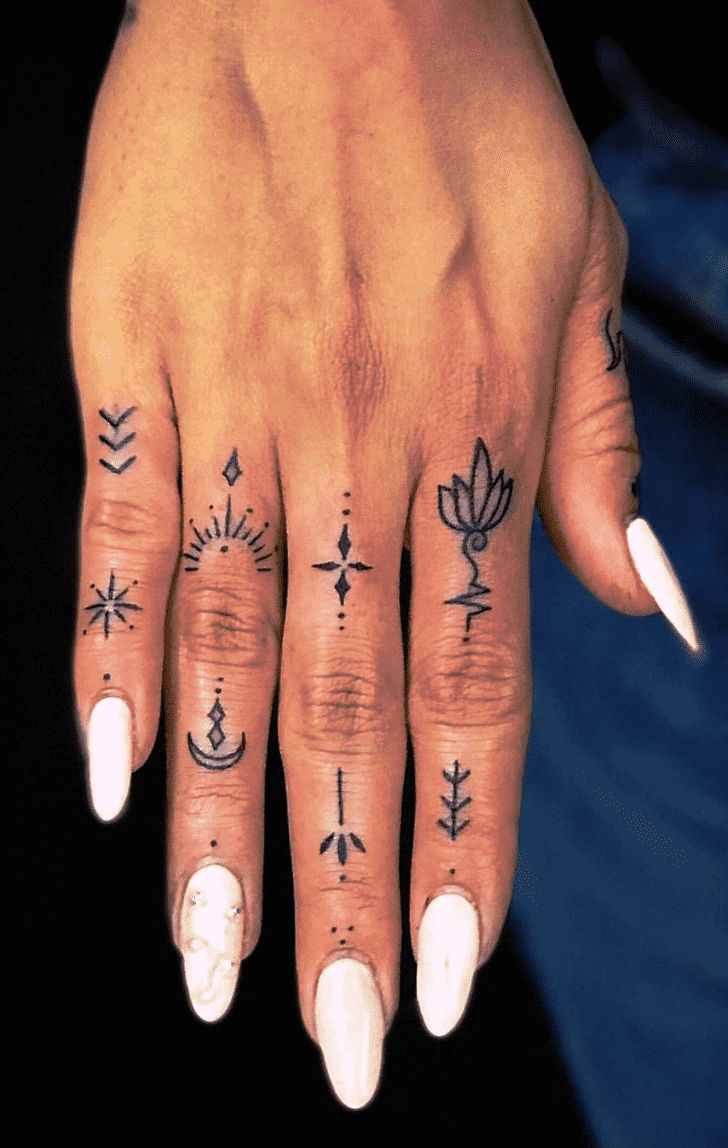 28 Finger Tattoos That Prove Small Ink Makes a Big Statement - Happy ...