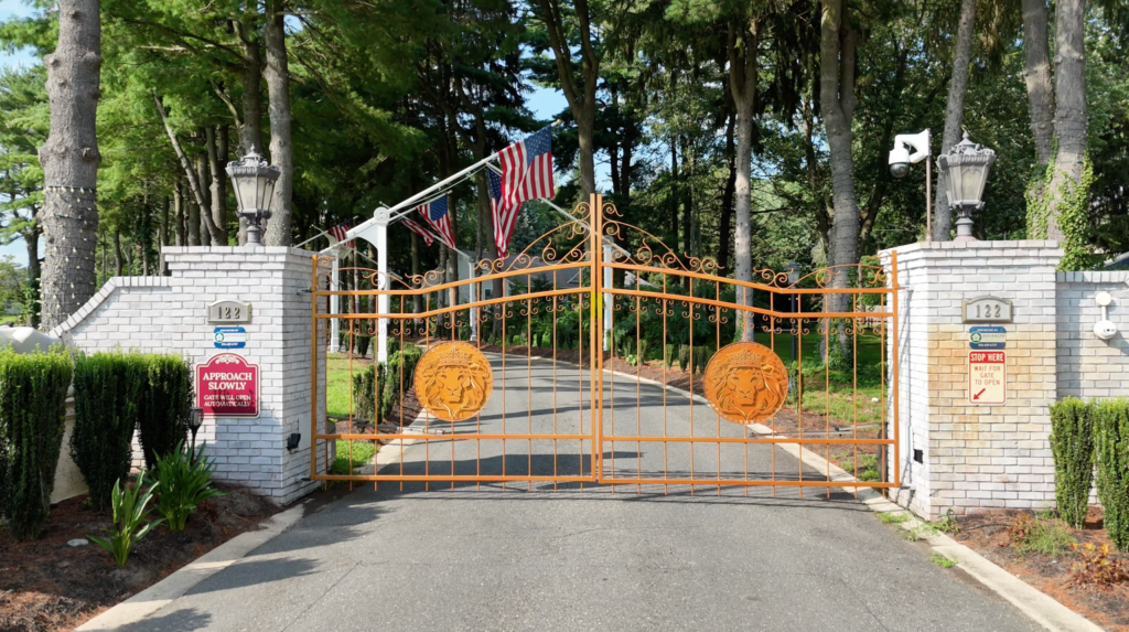 6 Bedroom Compound Estate with Salon and Petting Zoo on 7.65 Acres (20 ...