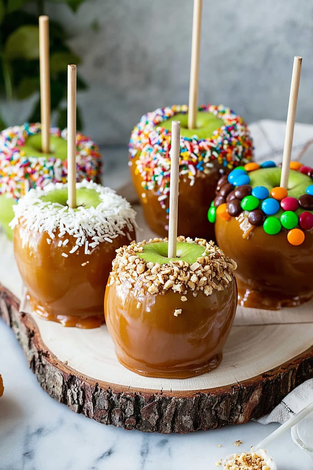 Easy Caramel Apples Recipe - Happy Muncher