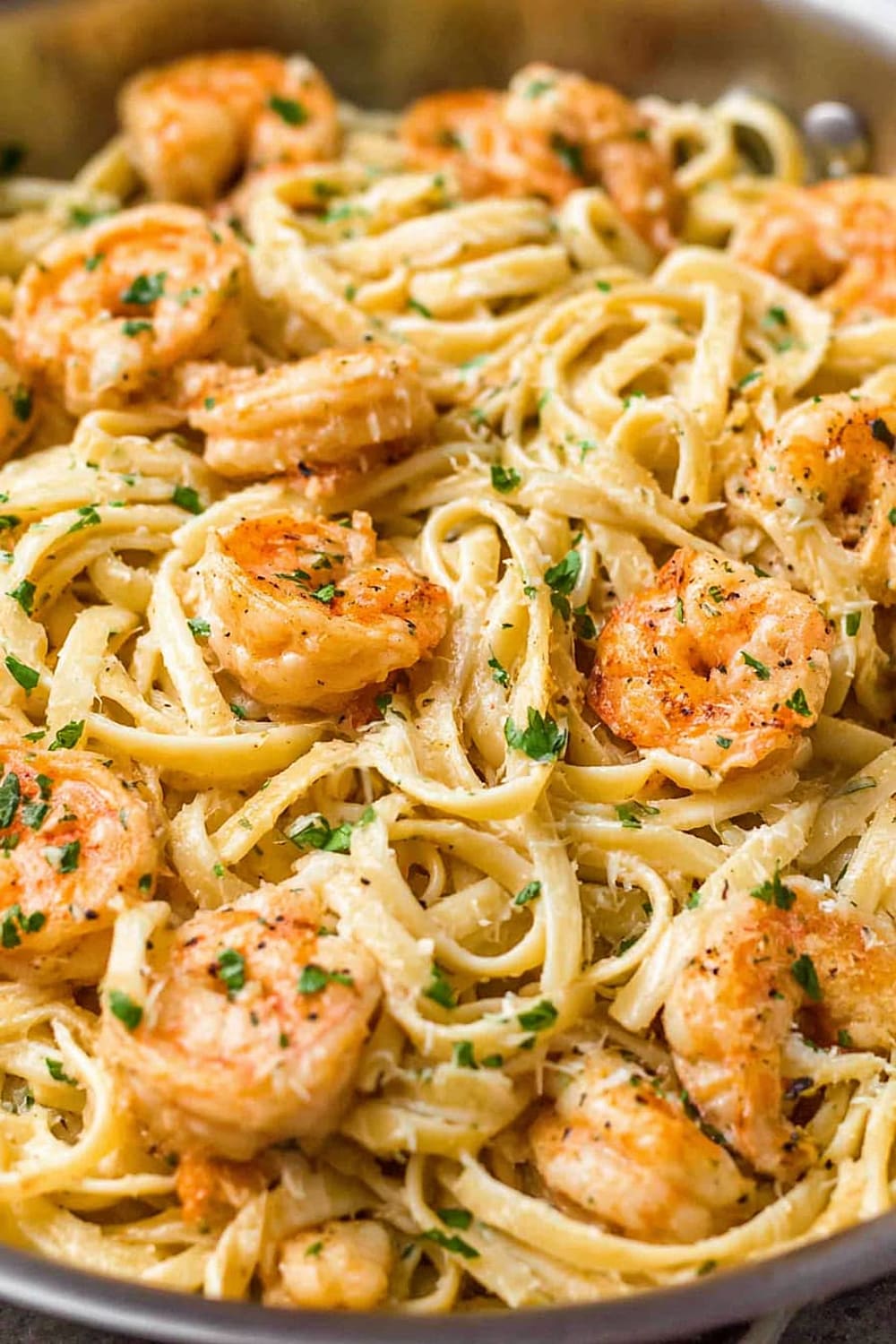 Quick Creamy Garlic Shrimp Pasta - Happy Muncher